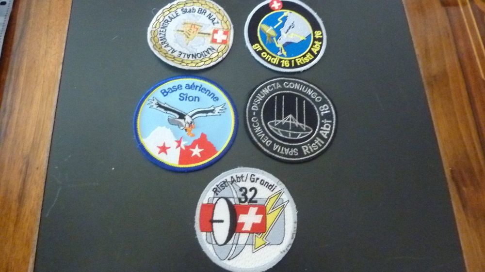 5 Div. Badges (Gebraucht) in Zürich für CHF 10 – mit Lieferung auf ...