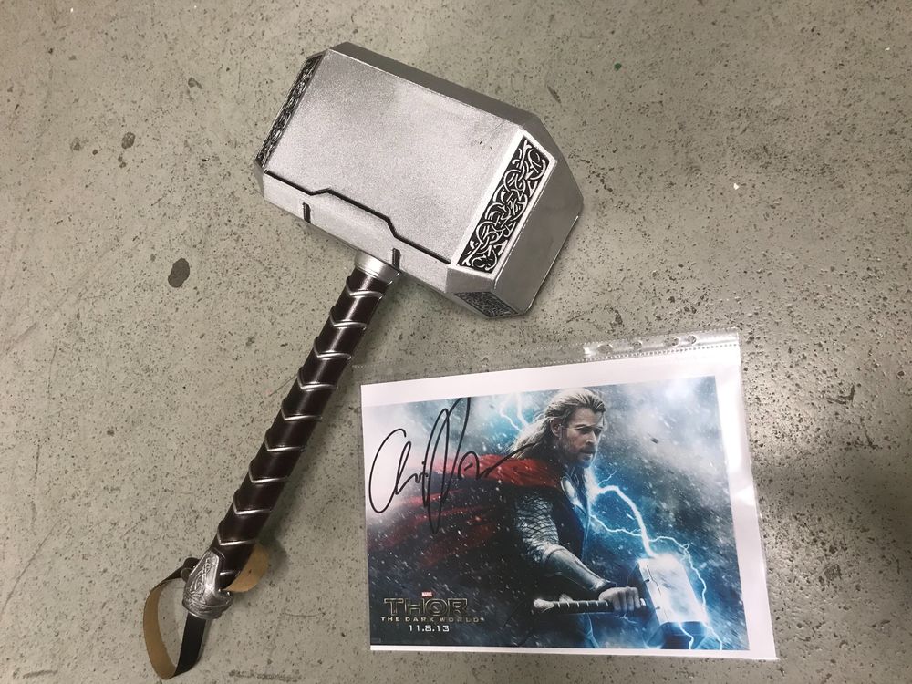 Replika Thor Hammer & Original Chris Hemsworth Autogramm | Kaufen auf ...