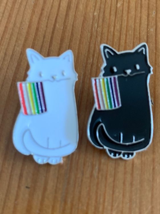 2x Pin Katze mit Regenbogen Flagge (Neu und originalverpackt) in Geneve für CHF 2.2 – mit ...