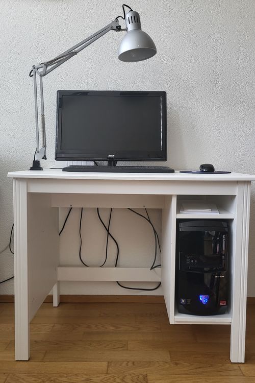 IKEA Brusali Computertisch weiss & 1x Leselampe (Gebraucht) in Rikon im ...