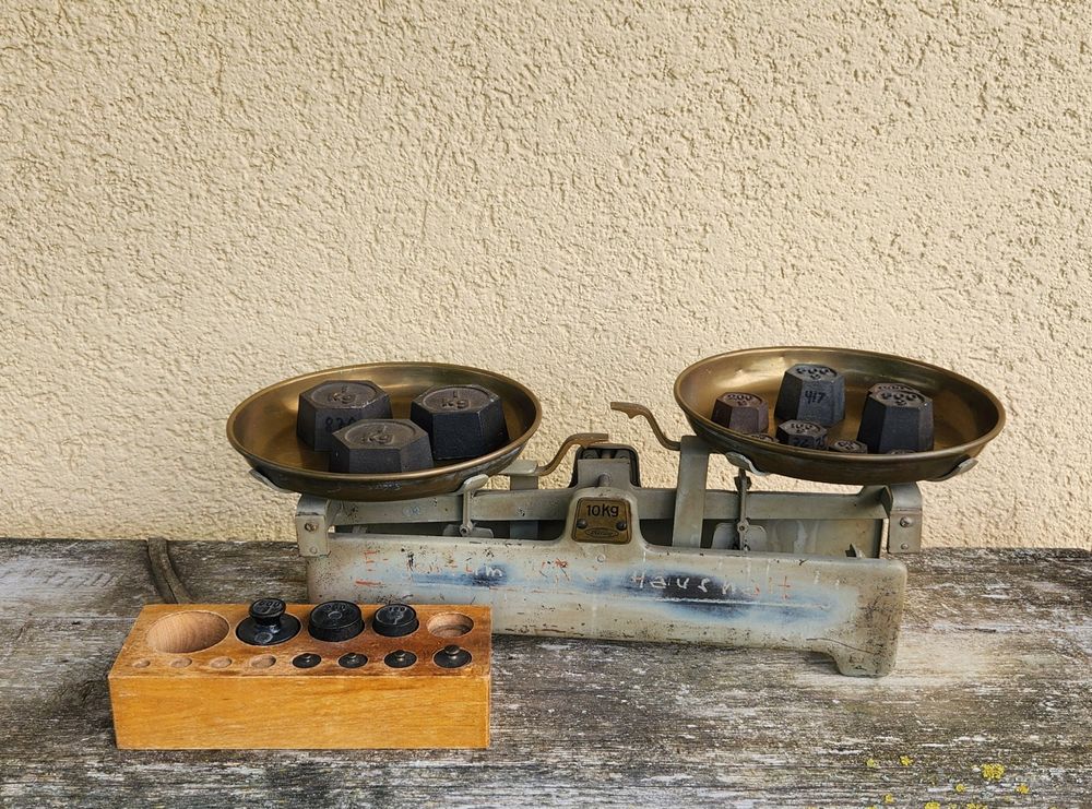 Alte Waage mit Gewichten (Gebraucht) in Kirchlindach für CHF 25 – nur ...