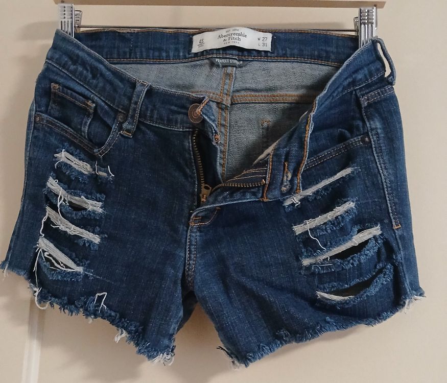 Jeans Shorts Gr. S NEU (Neu und originalverpackt) in Luzern für CHF 7 – mit Lieferung auf ...