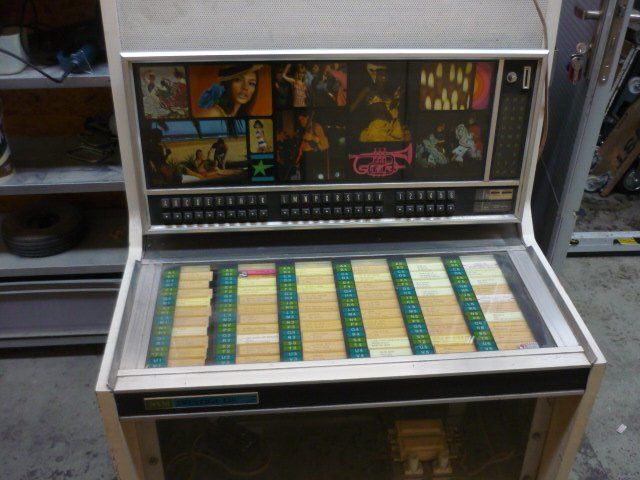 Retro Jukebox Musikbox Stil 70er Jahre Partysound (Defekt) in Belp für ...