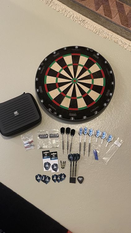 Dart Set Target Aspar, inkl. Board und Zubehör, Neu! (Gebraucht) in ...