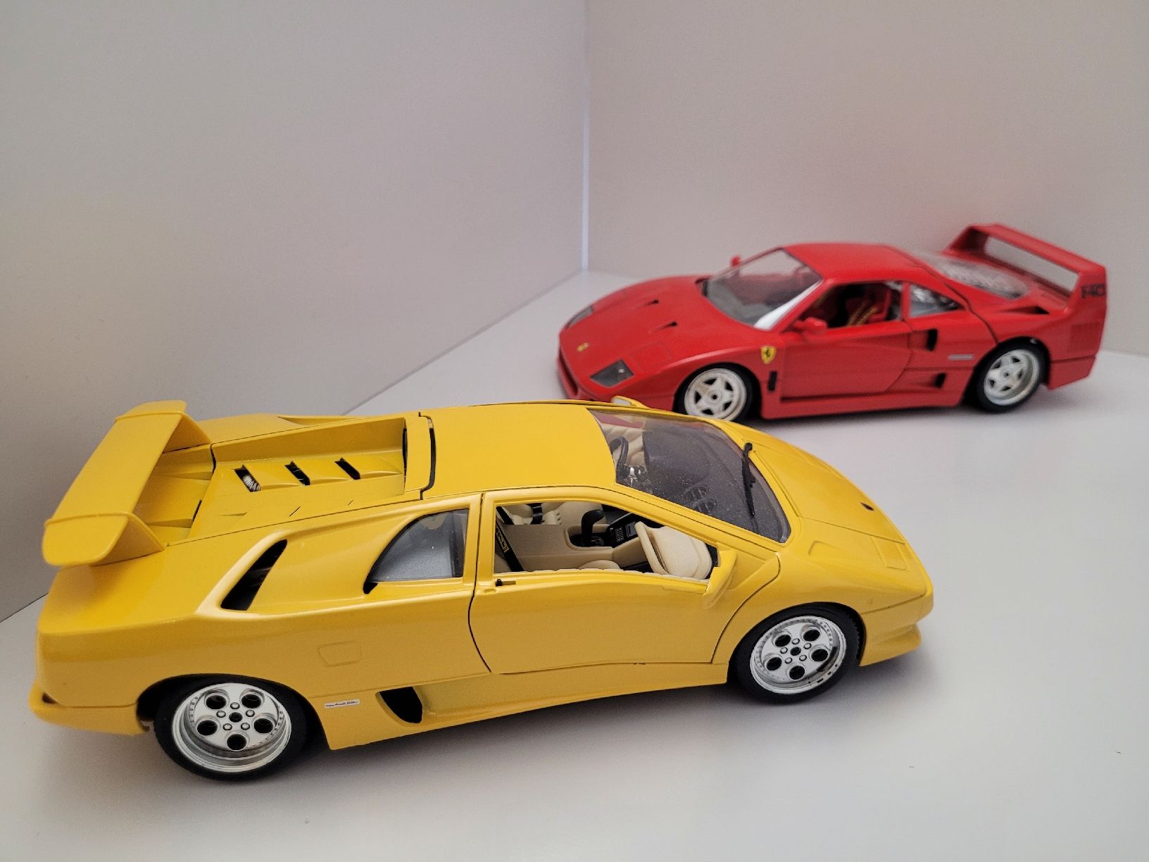 Ferrari F40 1/18, Lamborghini Diablo 1/18 (Bburago) (Neu (gemäss ...