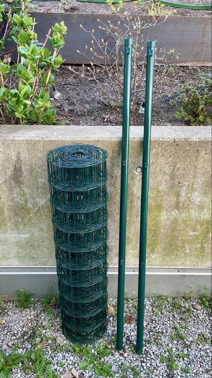 Gartenzaun (2 Stangen u. 15m Draht) (Neu (gemäss Beschreibung)) in ...