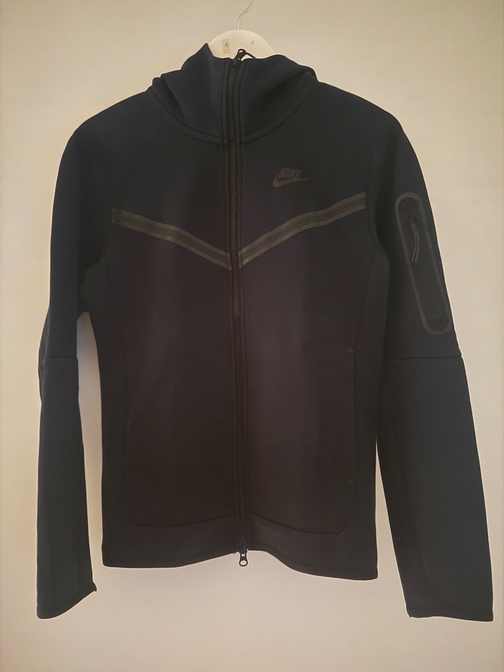 Nike Tech Jacke Schwarz XS (Gebraucht) in Mühledorf BE für CHF 50 – mit ...