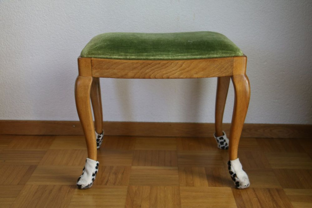 antiker Hocker mit grünen Samtbezug (Gebraucht) in Luzern für CHF 149 ...