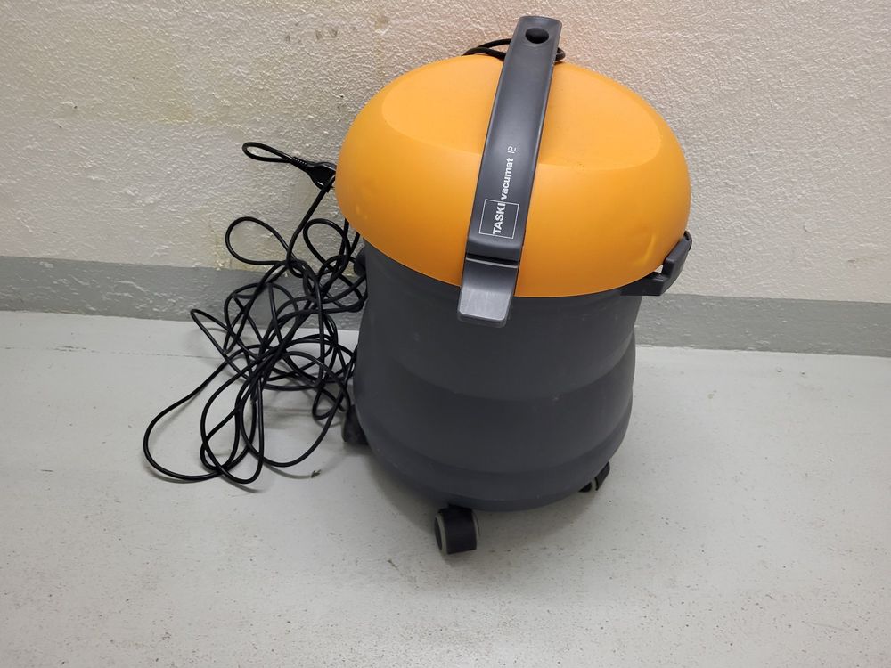 Taski Vacumat 12 Nass-/Trockensauger ab 1.-**** (Gebraucht) in Zürich ...