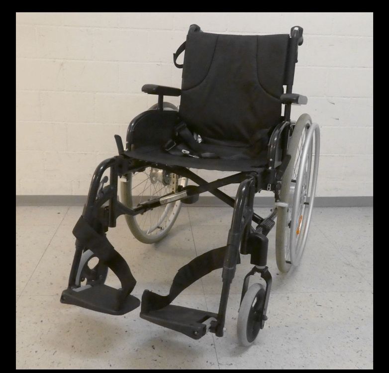 Rollstuhl Invacare SB 45 cm, nur CHF 180 (Gebraucht) in Wängi für CHF 180 – nur Abholung auf ...