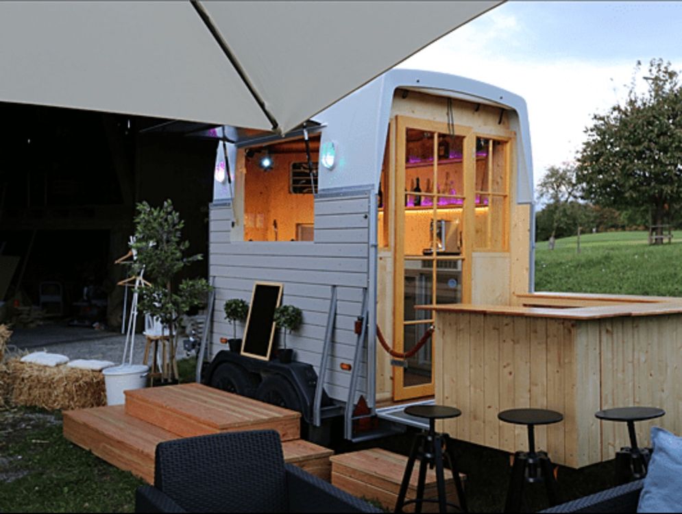 Wir verkaufen unsere mobile tiny-bar im ehem. Pferdeanhänger (Gebraucht) in Frauenfeld für CHF ...