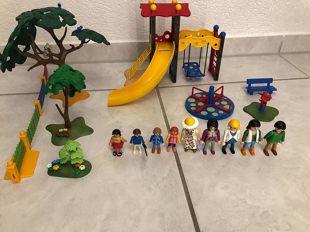 Playmobil Spielplatz mit vielen Spielfiguren (Gebraucht) in Bonstetten ...