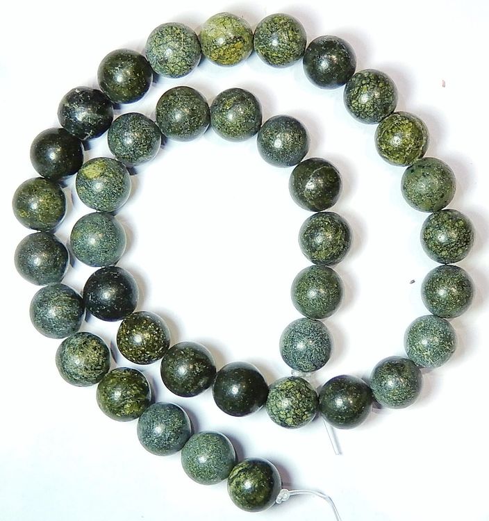 1 Strang echte dunkle Serpentin Perlen 10 mm | Kaufen auf Ricardo