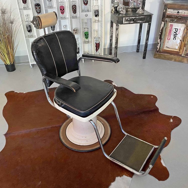 Coiffeurstuhl, Friseurstuhl aus vergangegen Zeiten (Gebraucht) in Fahrweid für CHF 95 – nur ...