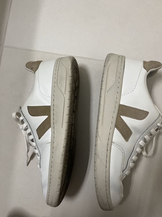 VEJA Leder Sneaker - Grösse 41 (Gebraucht) in Cugnasco für CHF 28 – mit ...