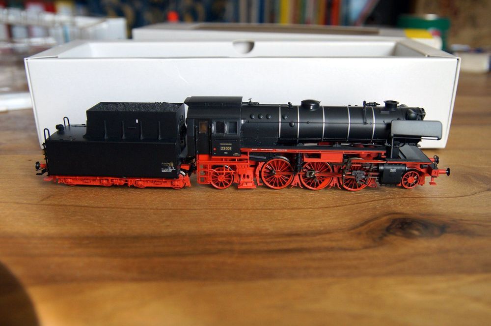 Trix 22230 - DB Baureihe 23 001 (Defekt) in Schönenwerd für CHF 134 ...
