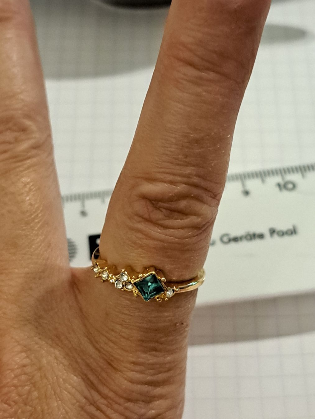 jolie bague fine plaquée 57 or jaune pierre verte neuve (Neuf (Voir ...