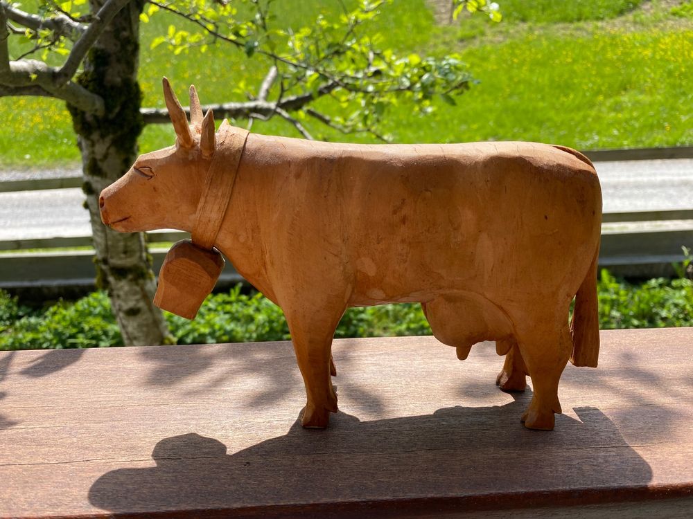 Alte Kuh aus Holz handgeschnitzt | Kaufen auf Ricardo