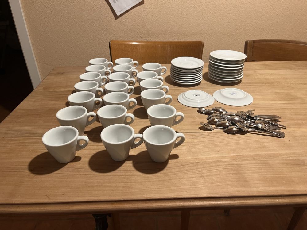 20 Espresso Tassen mit Unterteller und Löffel (Gebraucht) in Dittingen für CHF 29 – nur Abholung ...