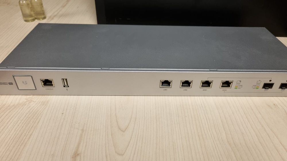 Unifi USG-PRO-4 (Gebraucht) in Vairano für CHF 200 – mit Lieferung auf ...