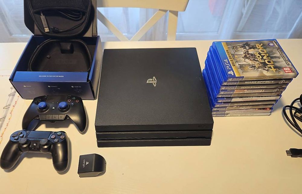 PS 4 Pro mit 10 Spielen und Zubehör (Gebraucht) in Obernau für CHF 135 ...