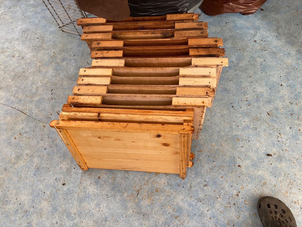 Bienen Futtertaschen Holz Dadant Blatt (Gebraucht) in Sennhof für CHF ...