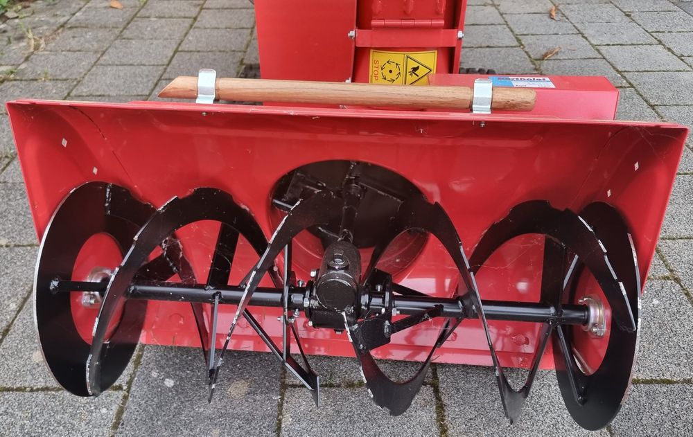 Schneefräse (1 Winter alt) mit Raupenfahrwerk | Kaufen auf Ricardo