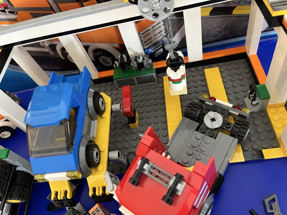 LEGO City 7642 Garage mit Abschleppwagen 7638, komplett! (Gebraucht) in ...