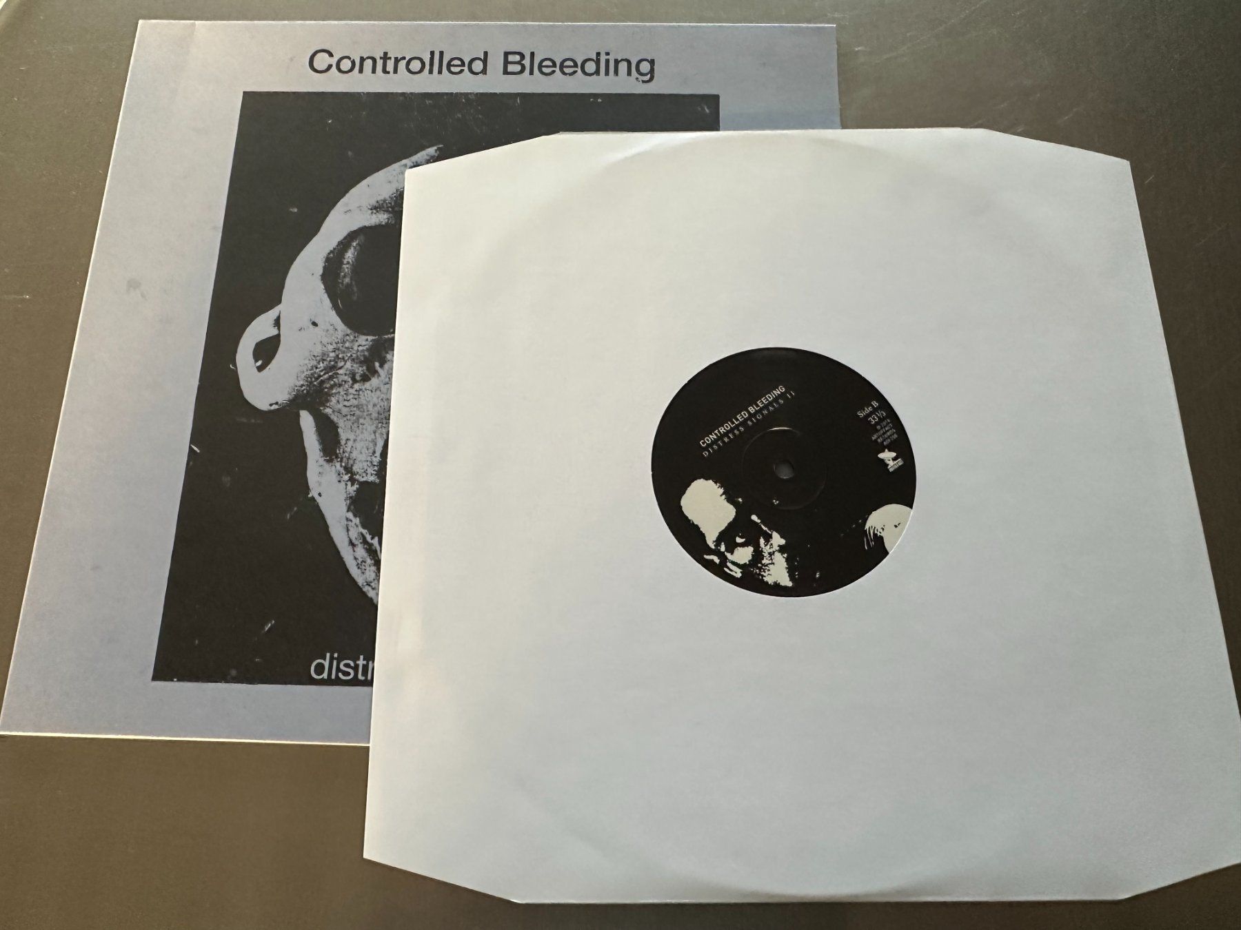 CONTROLLED BLEEDING LP DISTRESS SIGNALS II - INDUSTRIAL (Neuf (Voir ...