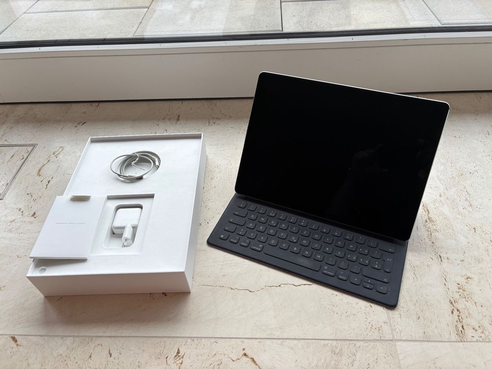 iPad Pro 12.9" 2.Gen Wi-Fi+Cellular 64GB und Smart Keyboard (Gebraucht) in Scherzingen für CHF ...
