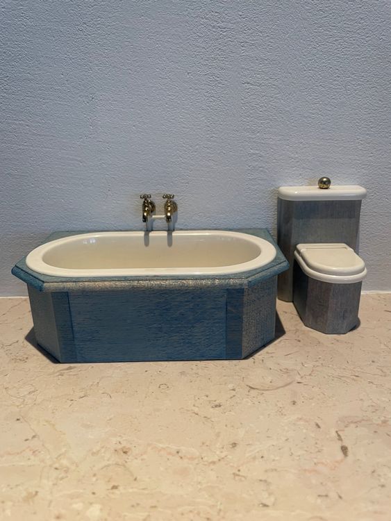 Puppenhaus-Badewanne und Toilette von Bodo Hennig | Kaufen auf Ricardo