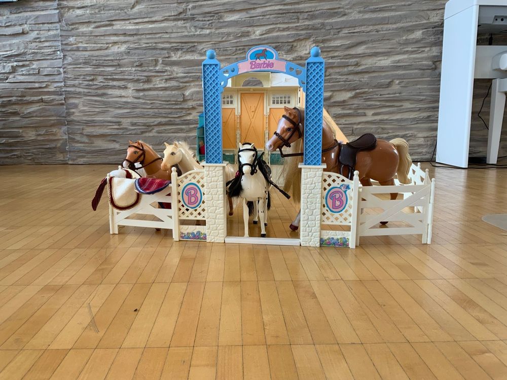 Barbie Stall mit 4 Pferden | Kaufen auf Ricardo