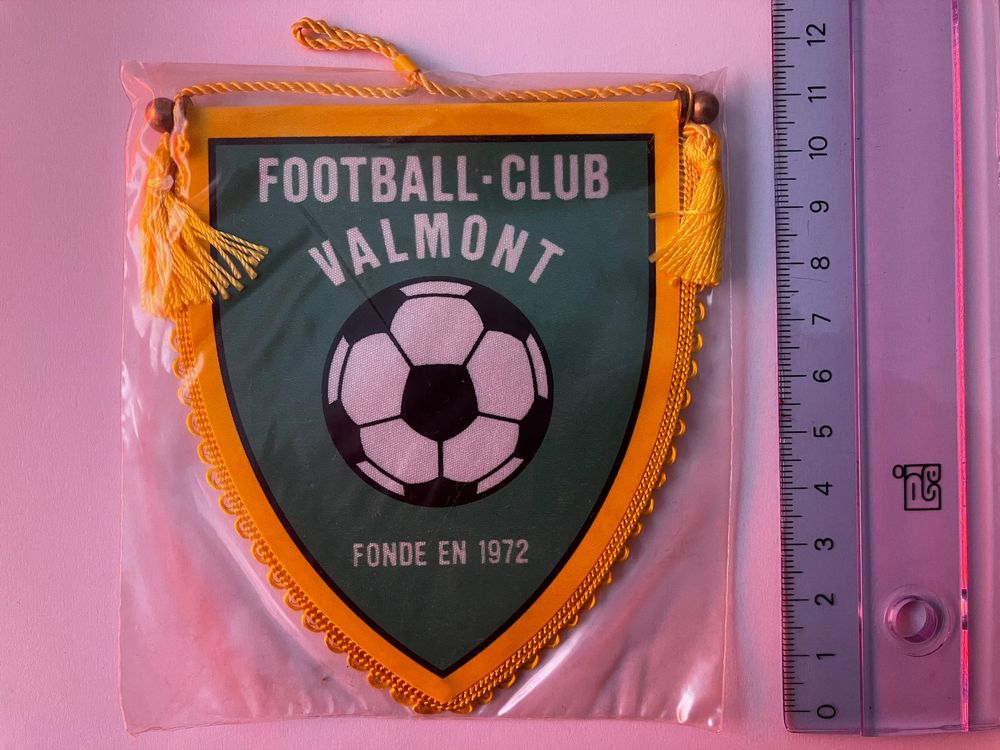 Vintage Fanion/Wimpel FC VALMONT/ FONDE EN 1972 (Neu und originalverpackt) in Gland für CHF 5 ...