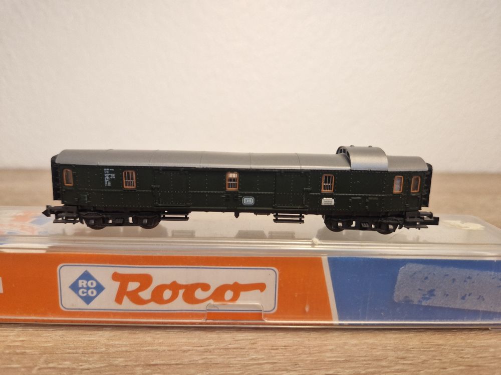Roco N 24305 Gepäckwagen DB (Gebraucht) in St-Aubin-Sauges für CHF 9 ...