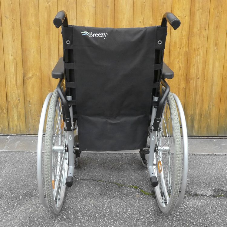 Rollstuhl Breezy, 42 cm Sitzbreite, nur CHF 149 | Kaufen auf Ricardo