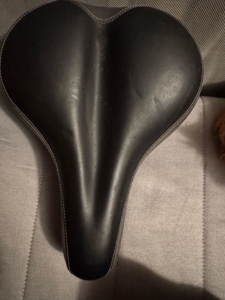 Selle de vélo noire en cuir synthétique - Confortable (D'occasion) à ...