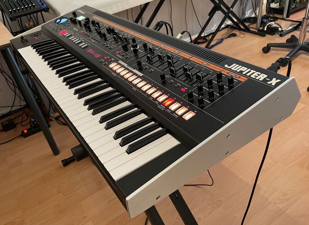 Roland Jupiter X | Kaufen auf Ricardo