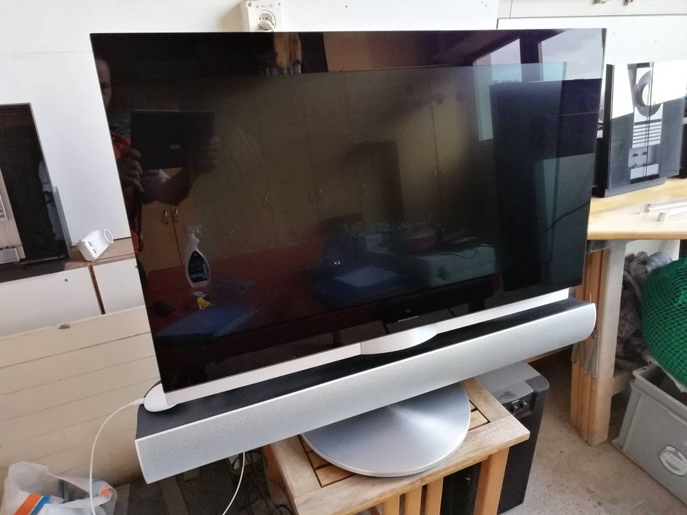 Beovision 7-32 mit Motortischfuss und Soundbar Beolab 7-1 | Kaufen auf ...