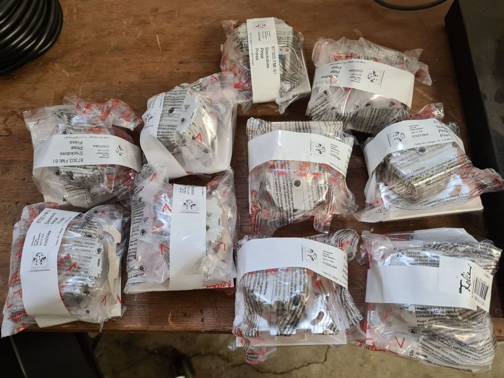 10x Feller edizio 3xT13 neuves (Neu und originalverpackt) in Monthey ...