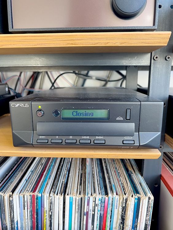 Cyrus DVD 8 (Defekt) in Zürich für CHF 35 – mit Lieferung auf Ricardo ...