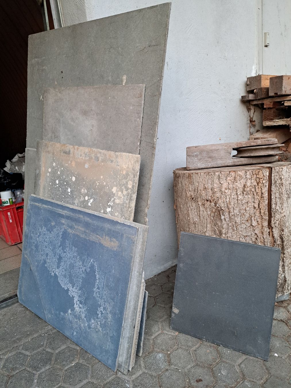 Eternit-/Zementplatten (Neu (gemäss Beschreibung)) in Uznach für CHF 40 – nur Abholung auf ...