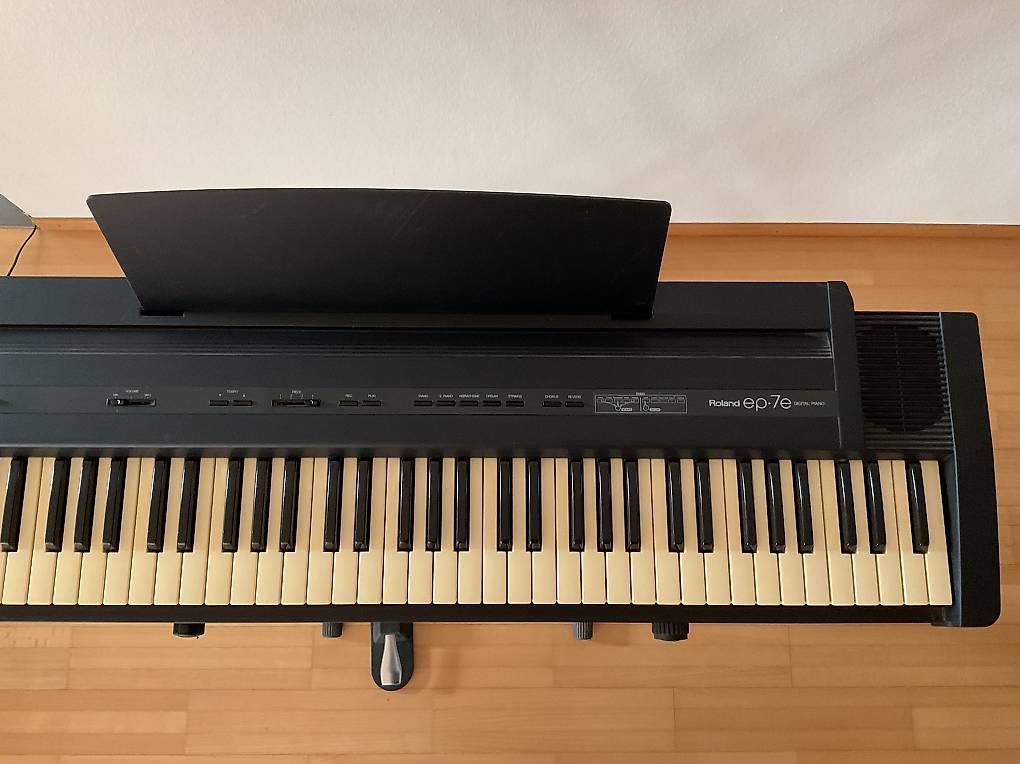 Roland EP-7e e-Piano inkl. Ständer & Pedal (Gebraucht) in Frenkendorf ...