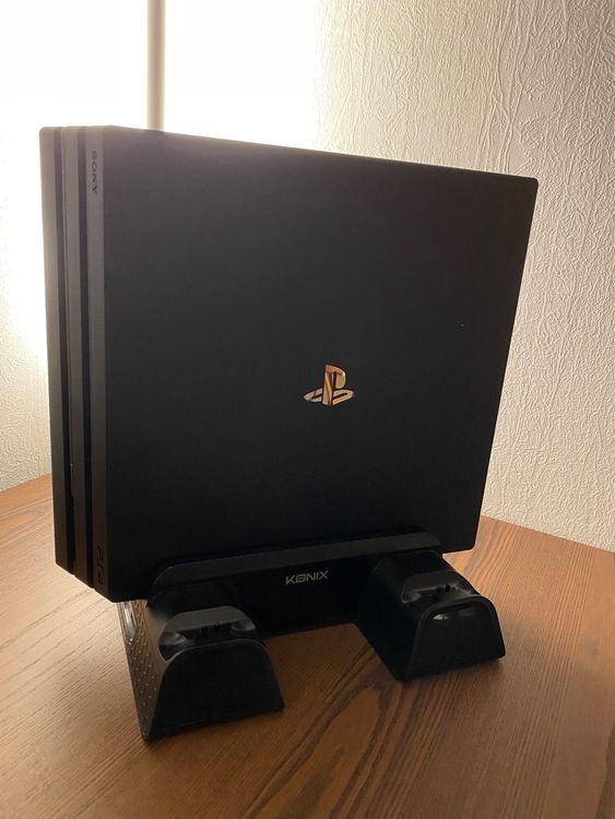 PS4 Pro 1TB ohne Controller mit Dock | Kaufen auf Ricardo