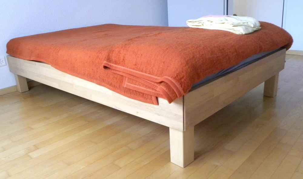 Doppelbett 1.20m, mit Rost, Matratze und Bettwäsche | Kaufen auf Ricardo