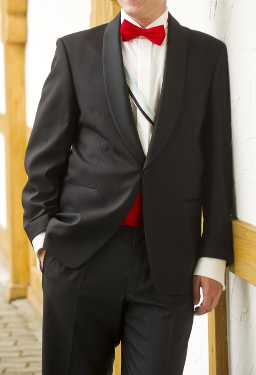 Hochzeits-Set Wilvorst Smoking mit Kummerbund und Fliege (Gebraucht) in ...