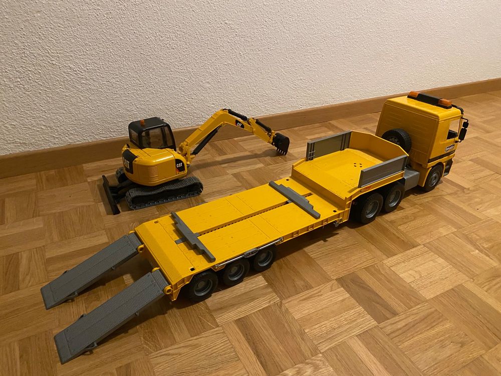 Bruder Mercedes-Actros Tieflader mit CAT Minibagger | Kaufen auf Ricardo