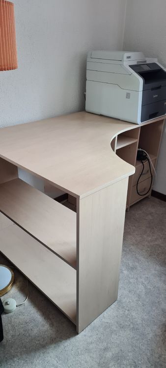 Eck-Schreibtisch mit Ausziehplatte und Regal (Gebraucht) in Busswil BE für CHF 30 – nur Abholung ...
