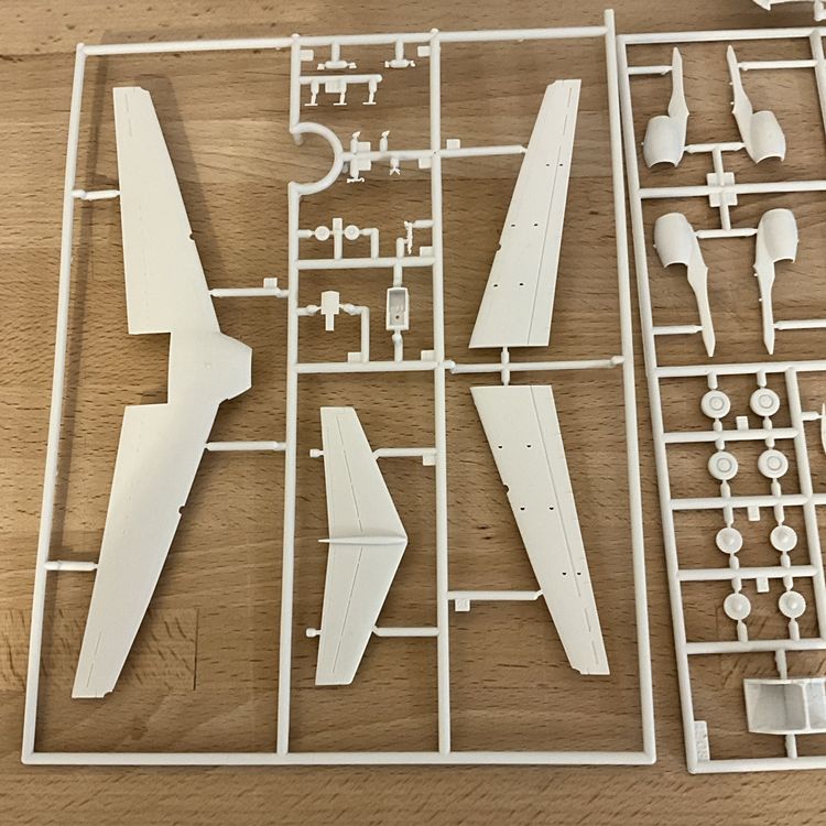 Avro RJ85 mit Crossair Decals (Rare, Fundstück) | Kaufen auf Ricardo
