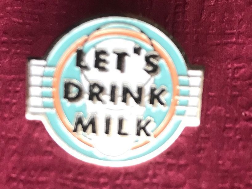 Let‘s Drink Milk Pin (Gebraucht) in Itingen für CHF 1.5 – mit Lieferung ...