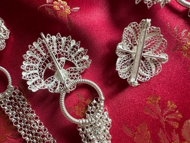 Tracht, Trachtenschmuck, Aargauer oder Berner Münger (Gebraucht) in Hindelbank für CHF 790 – mit ...